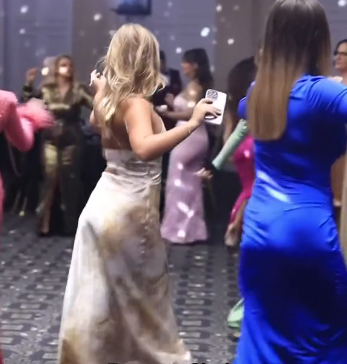 Sarışın kız düğünde tüm gözler onda - surmelitv.net